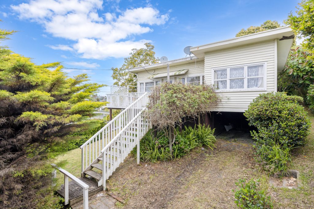 9 Rata Road, Stanmore Bay Auckland 0930 - Sharon Maxwell