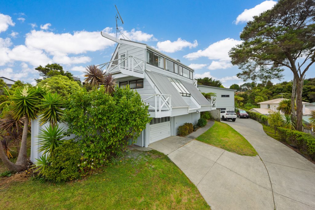22 Shadon Place, Stanmore Bay Auckland 0932 - Sharon Maxwell
